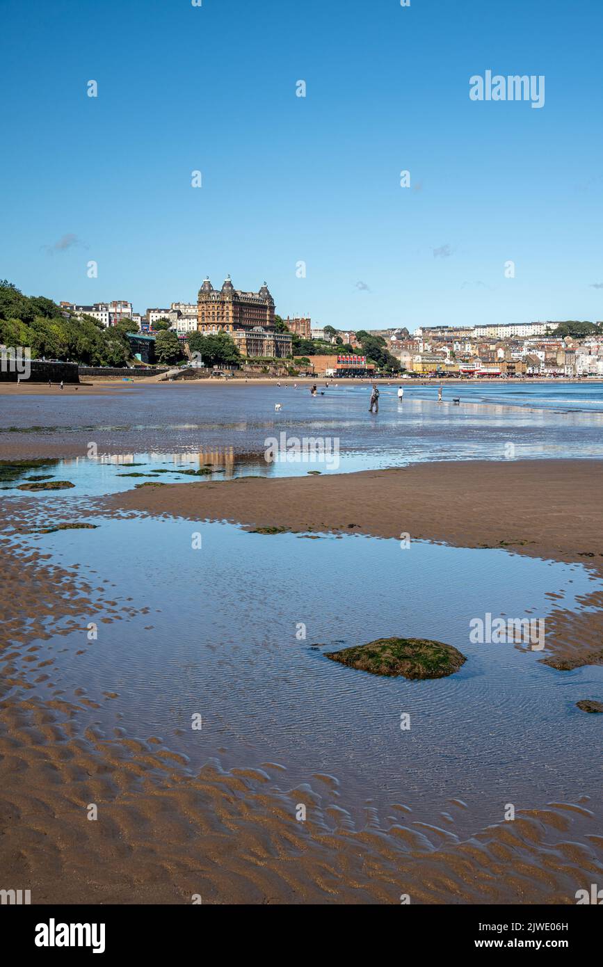 Scarborough south bay beach promenade hi-res stock photography and ...