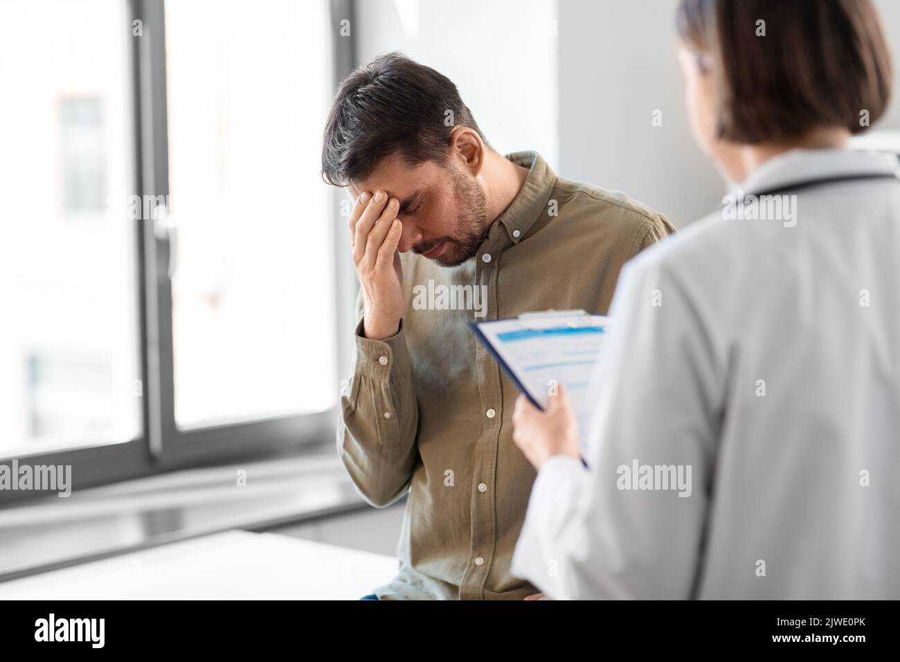 Hospital visit sad hi-res stock photography and images - Alamy