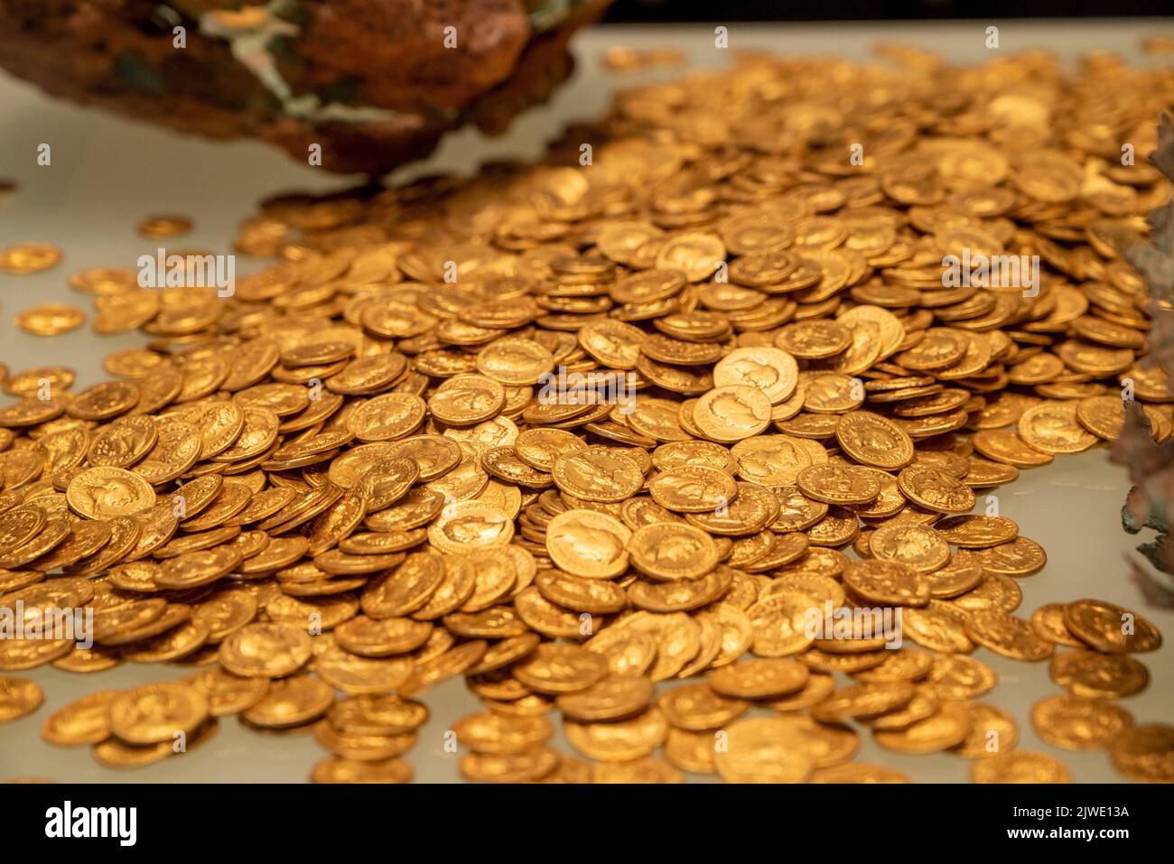 Trier, Germany. 05th Sep, 2022. The Trier gold treasure is behind ...
