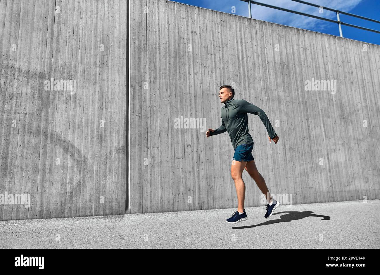 Man running up wall hi-res stock photography and images - Alamy