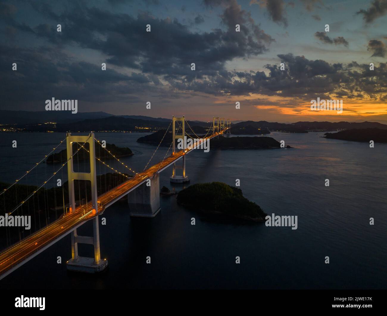 Overhead traffic lights hi-res stock photography and images - Alamy