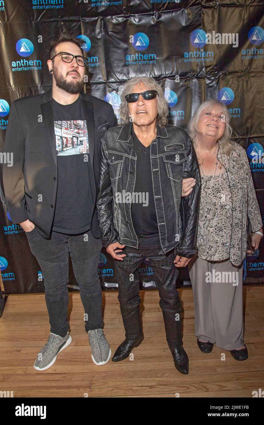 Jonathan Feliciano, José Feliciano and Susan Omillian attend "José ...