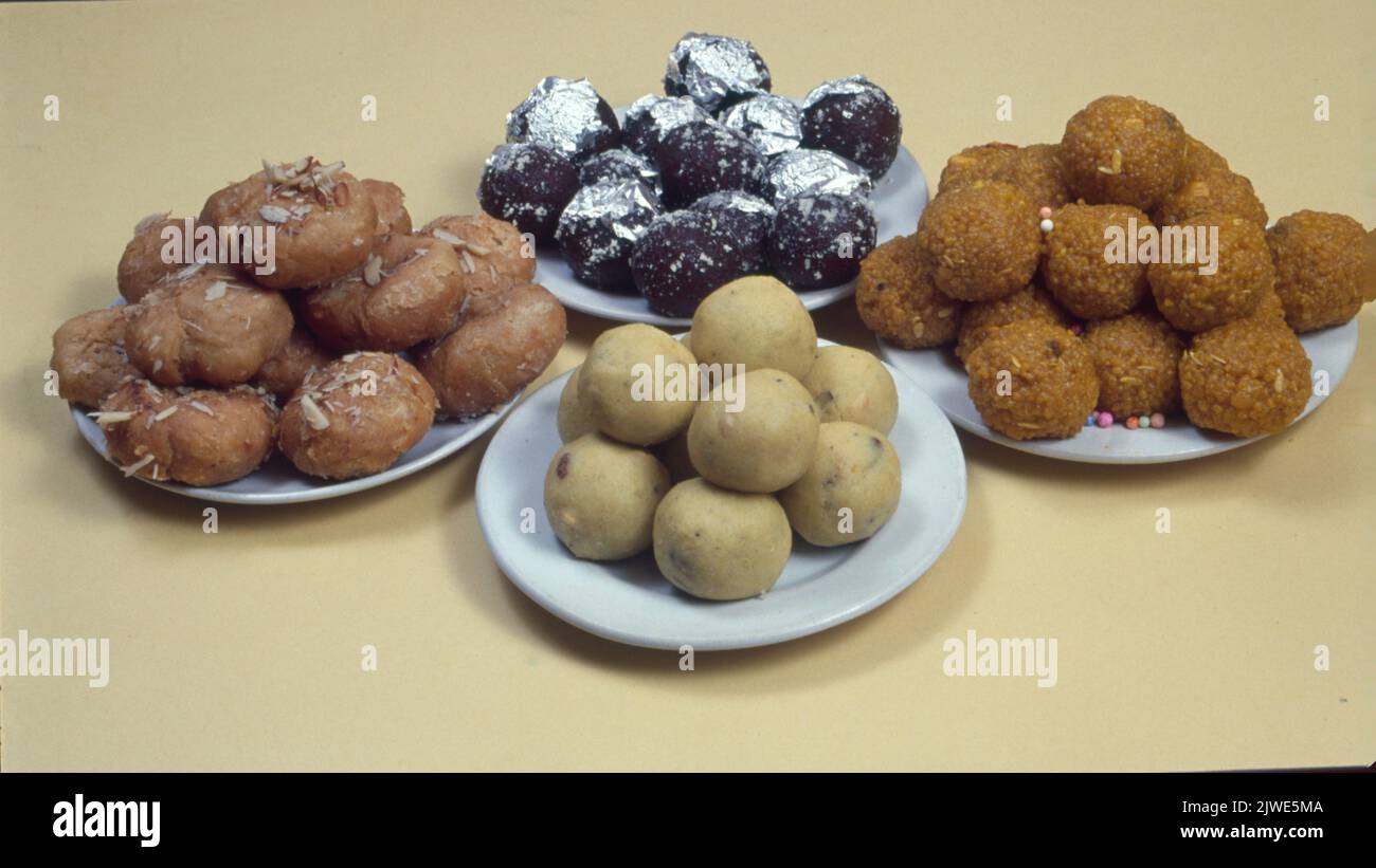 Indian mixed sweets hi-res stock photography and images - Alamy