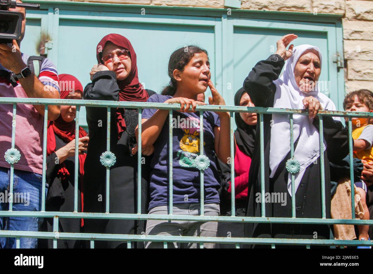Jenin, Palestine. 05th Sep, 2022. Relatives mourn during the funeral of ...