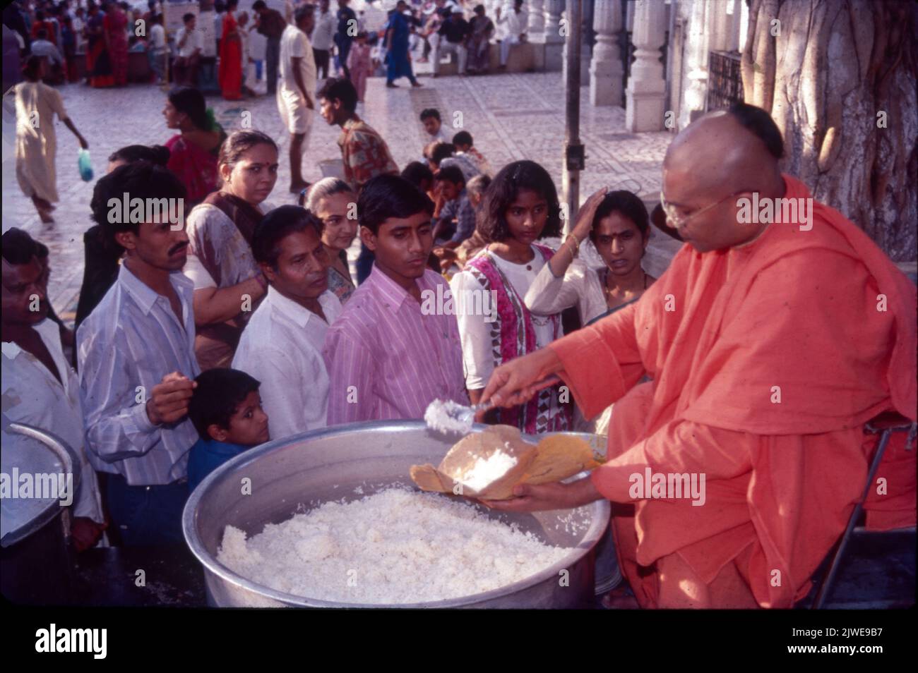 Food distribution by iskon temple hi-res stock photography and images ...