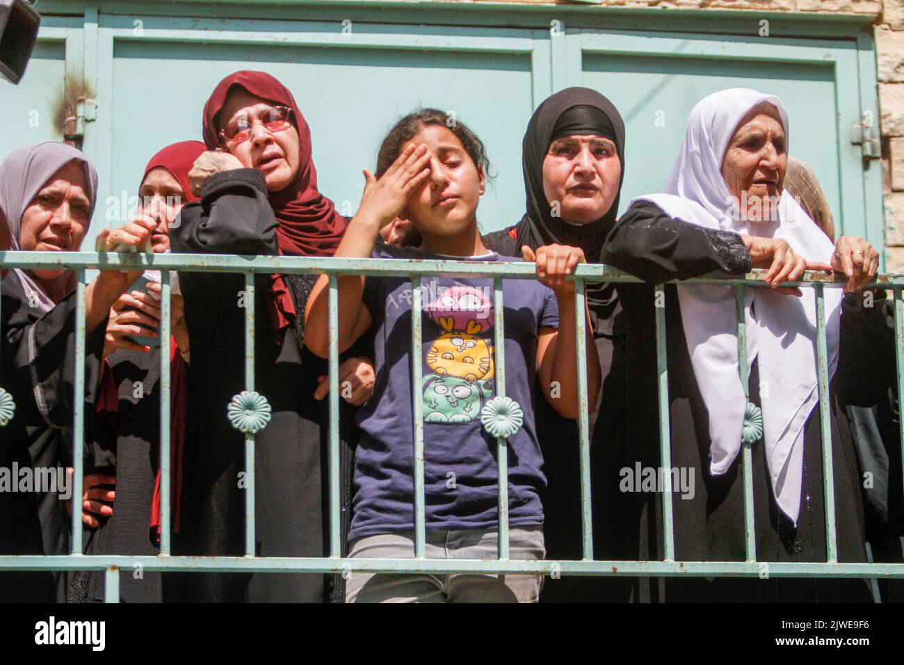 Jenin, Palestine. 05th Sep, 2022. Relatives mourn during the funeral of ...