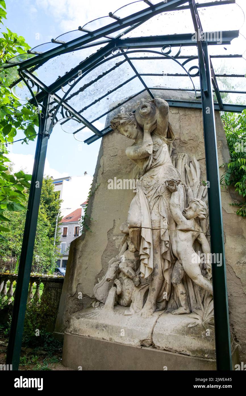 Waters Nymph statue by Ernest Carrier-Belleuse, Vichy, Allier, AURA ...