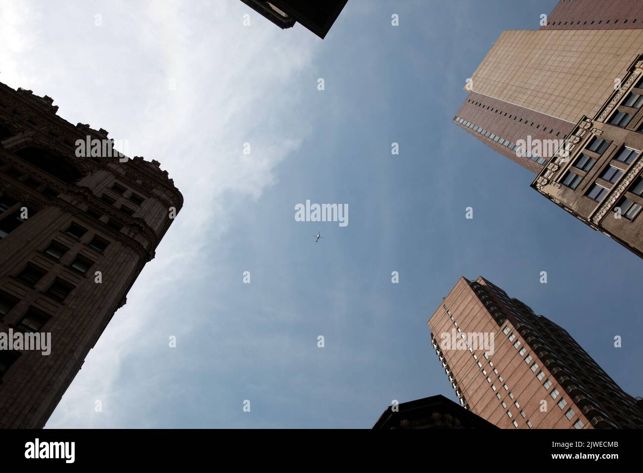 Mid rise architecture hi-res stock photography and images - Alamy