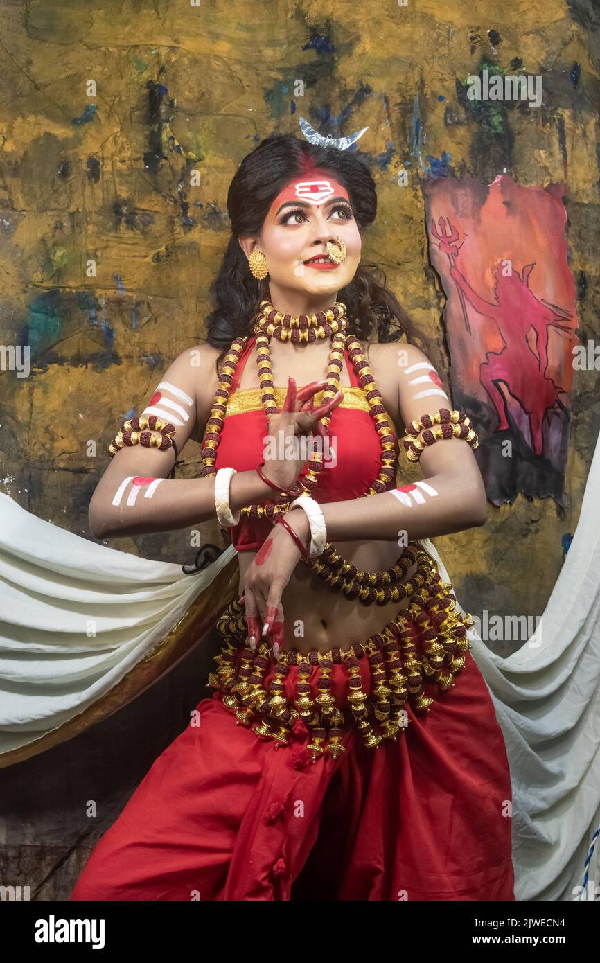Concept Agomoni shoot-Forms of Parvati with traditional dress like ...
