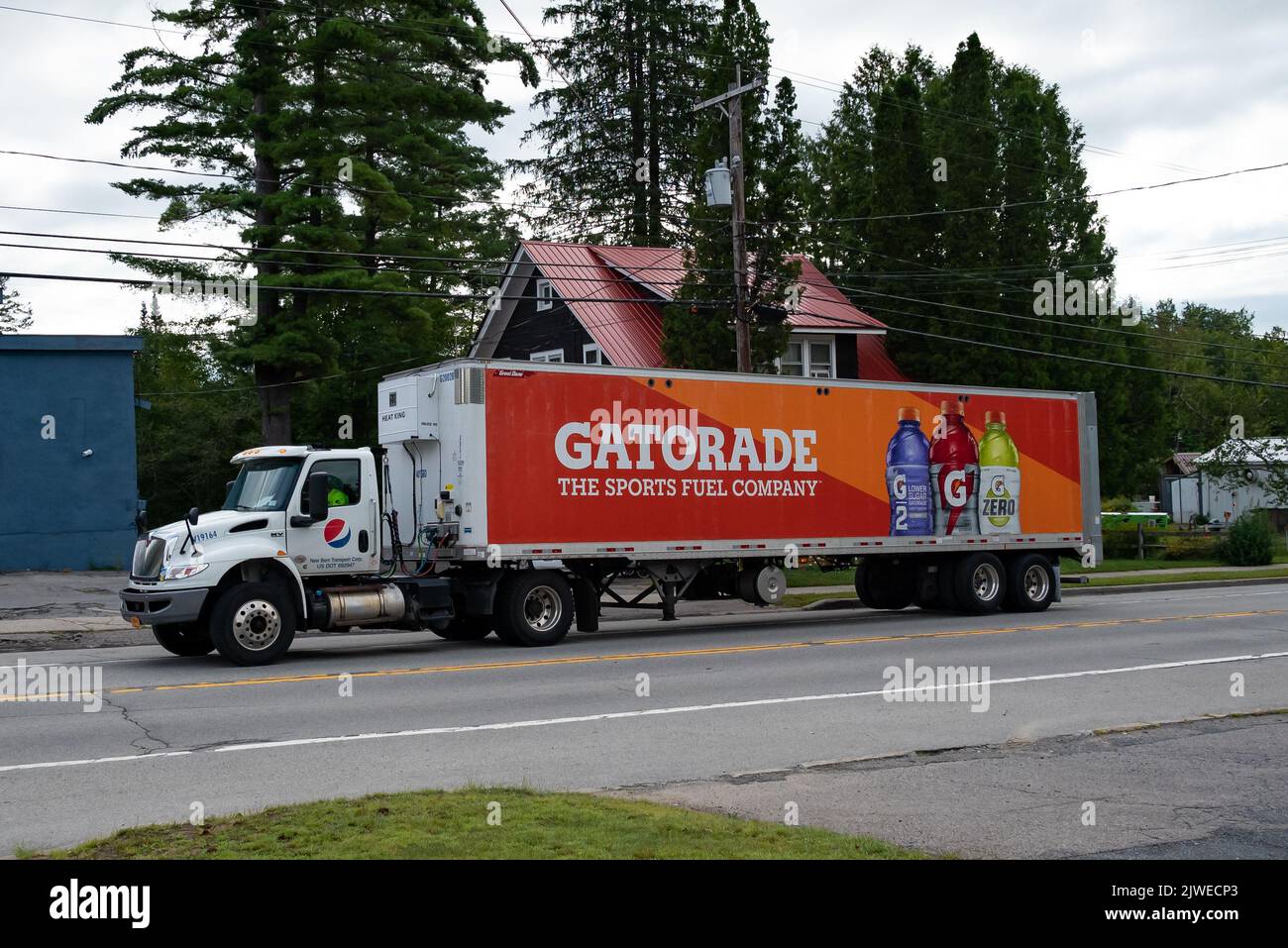 Semi truck highway hi-res stock photography and images - Alamy
