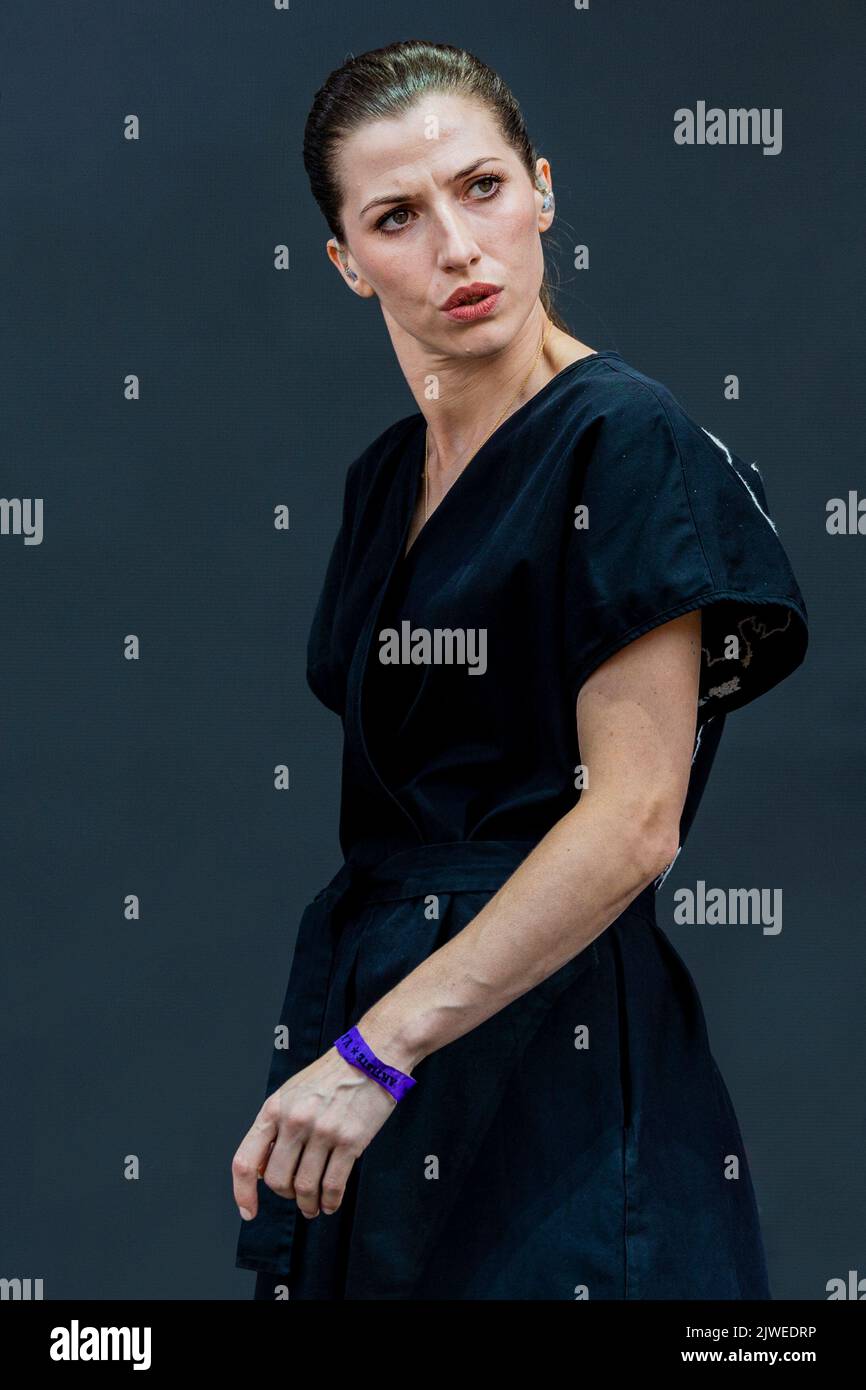 Aldous harding paris hi-res stock photography and images - Alamy