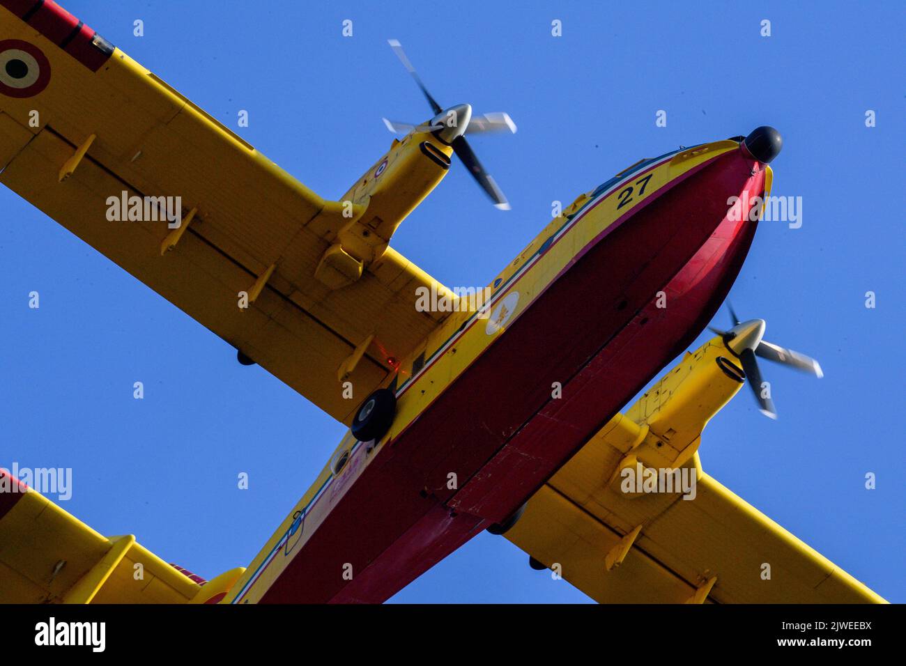Schadeleben, Germany. 05th Sep, 2022. A fire-fighting aircraft flies in ...
