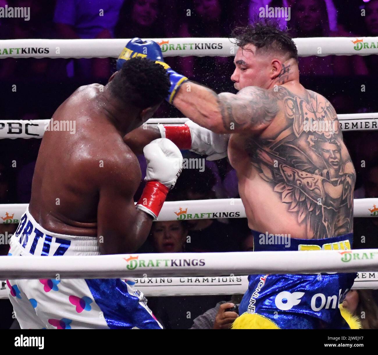 Los Angeles, California, USA. 4th Sep, 2022. Fighter ANDY RUIZ (Blue ...