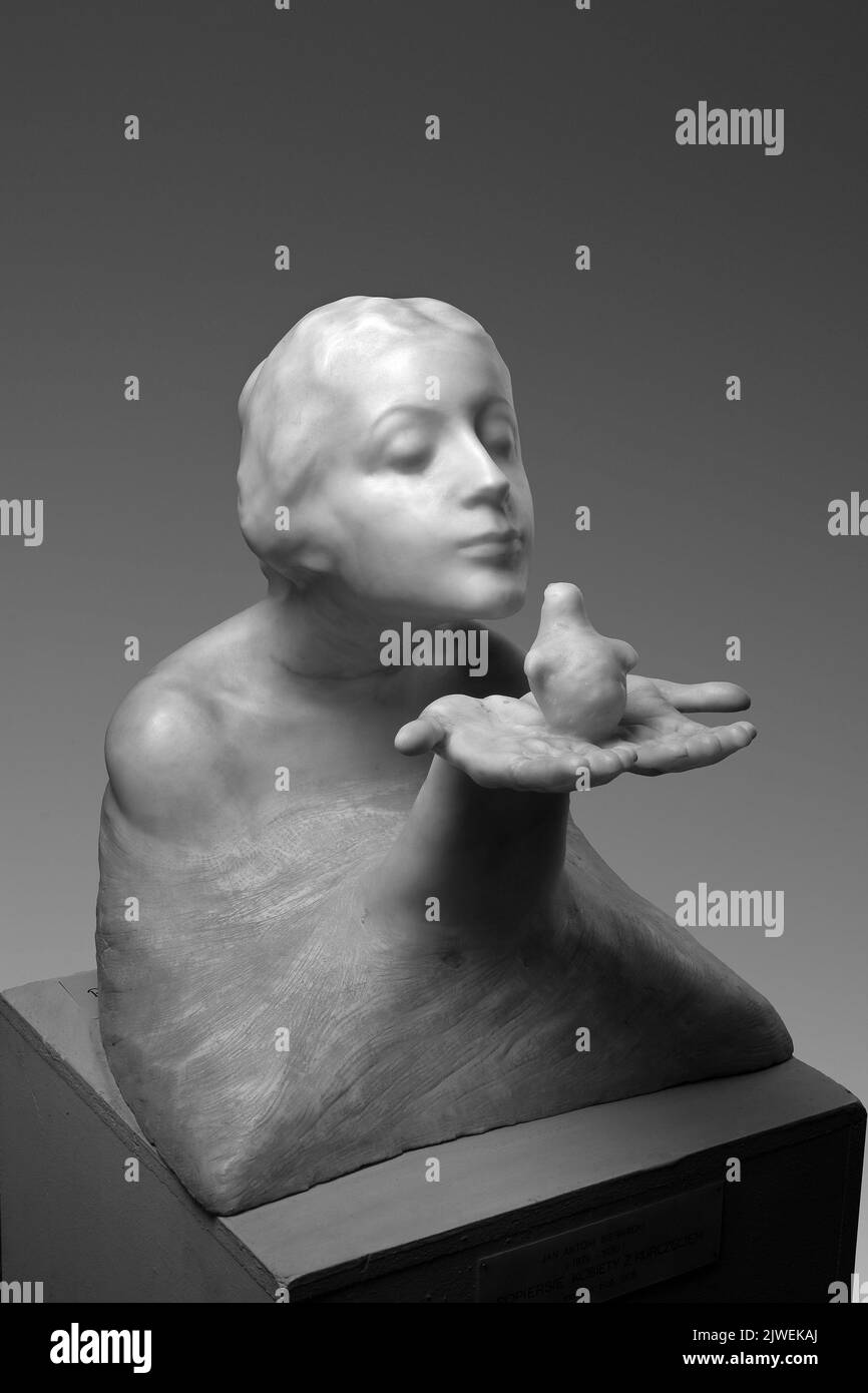 Popiersie kobiety z kurczęciem. Biernacki, Jan Antoni (1879-1930 Stock ...