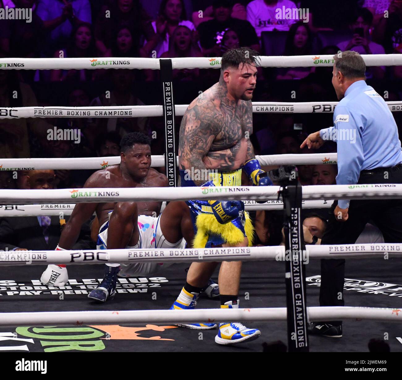 Los Angeles, California, USA. 4th Sep, 2022. Fighter ANDY RUIZ (Blue ...