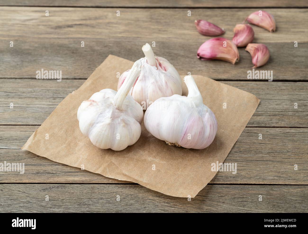 Garlic bulb and cloves over wooden table Stock Photo - Alamy