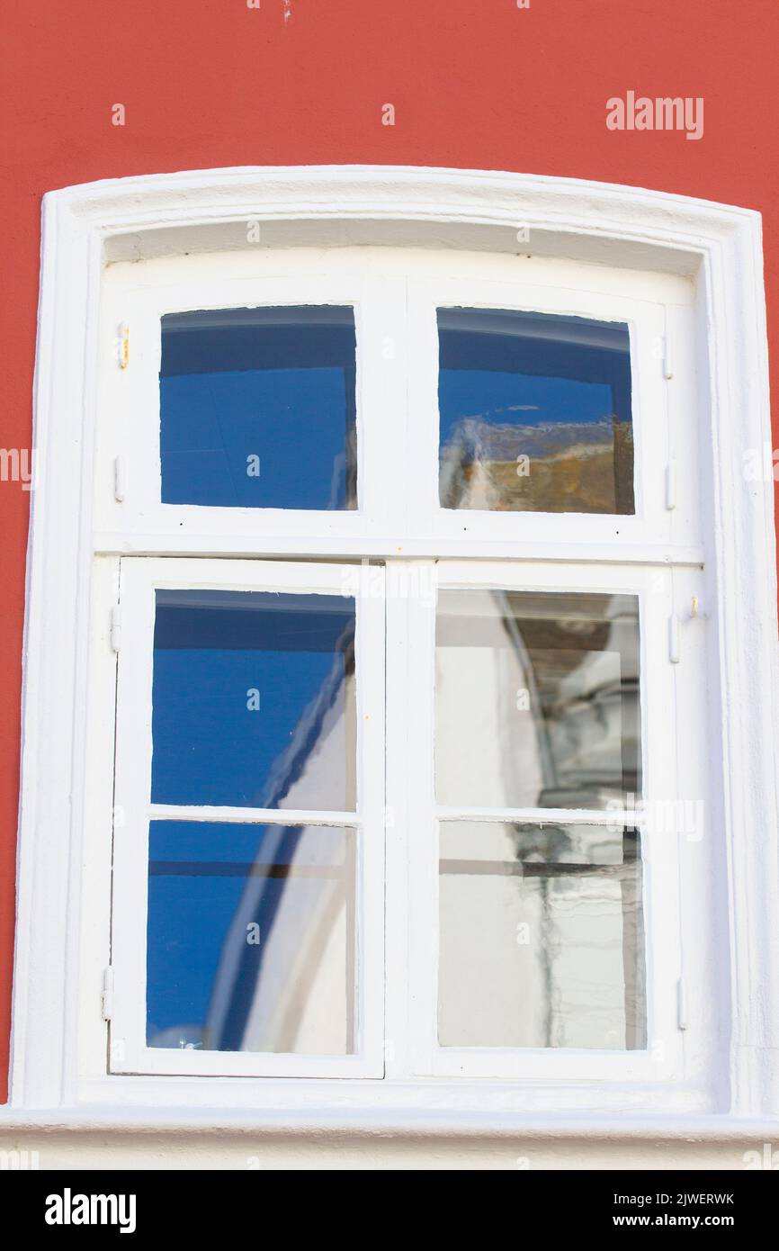 Traditional outdoor windows hi-res stock photography and images - Alamy