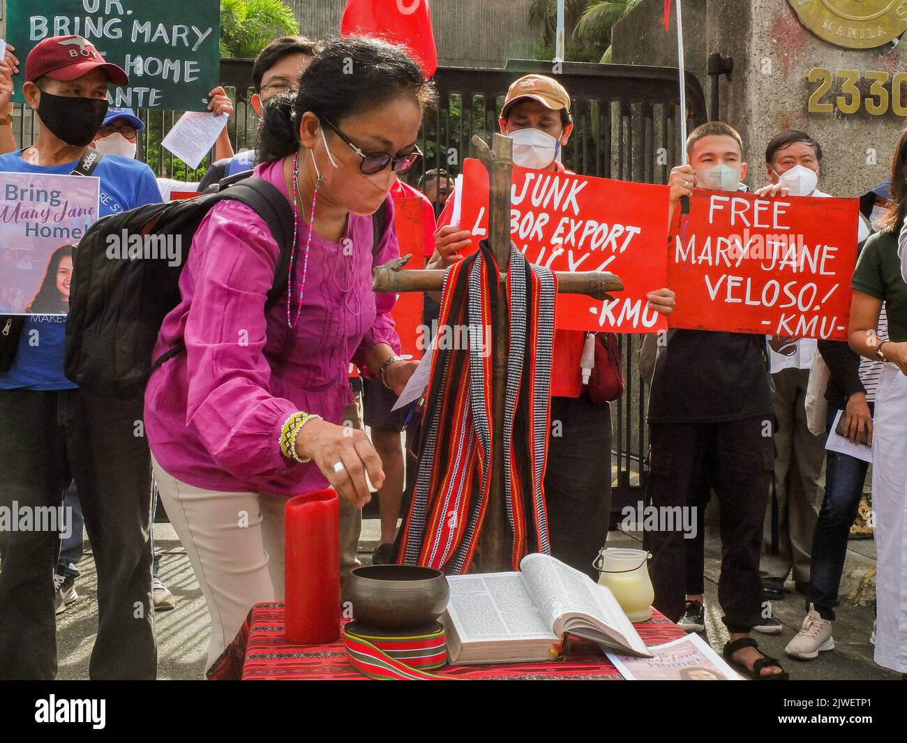 Migrante filipino hi-res stock photography and images - Alamy