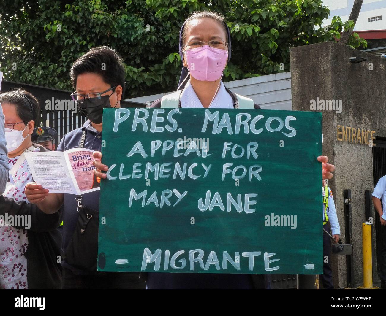 Philippines protest nun hi-res stock photography and images - Alamy