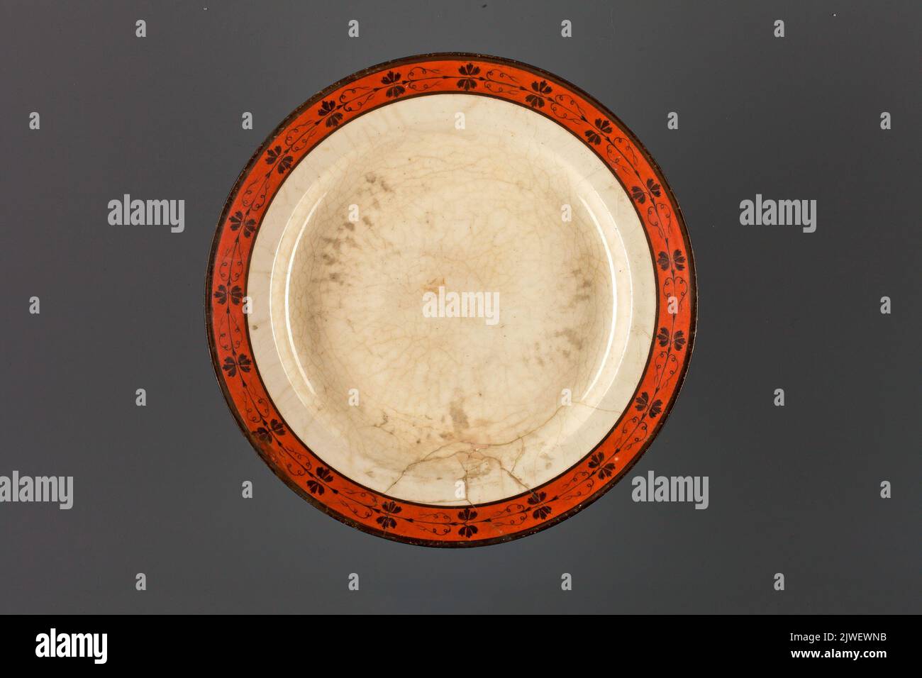 Dinner plate. Korzec (manufaktura porcelany ; 1790-1832), factory Stock ...