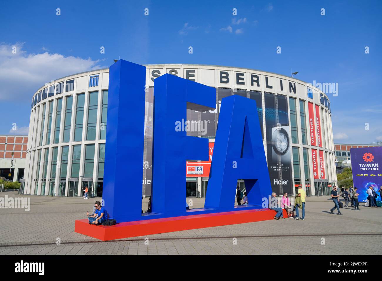Logo IFA, Südeingang Messe, Internationale Funkaustellung IFA 2022 ...