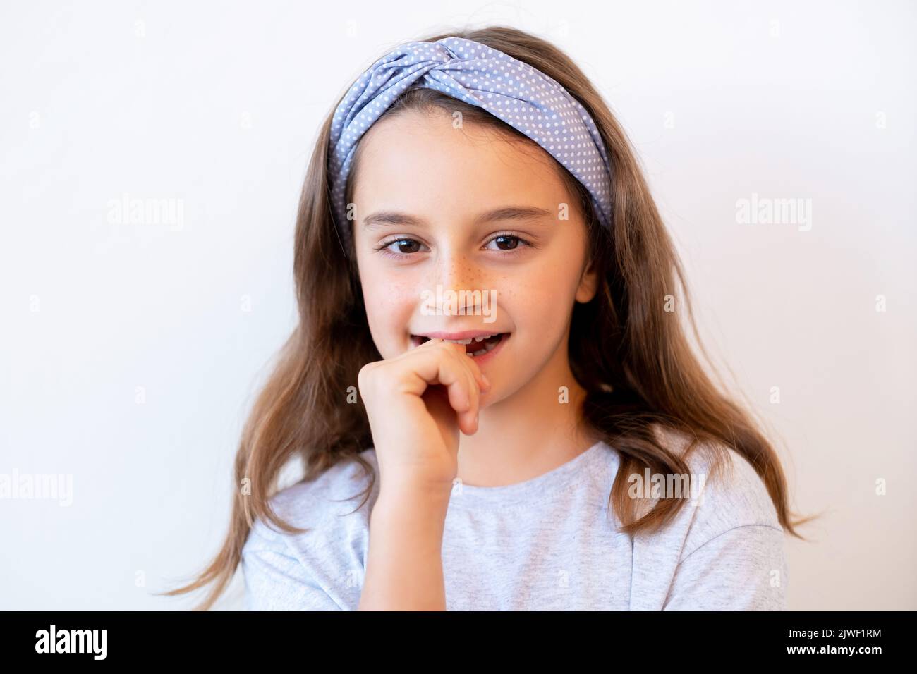 curious kid portrait child dream intrigued girl Stock Photo - Alamy