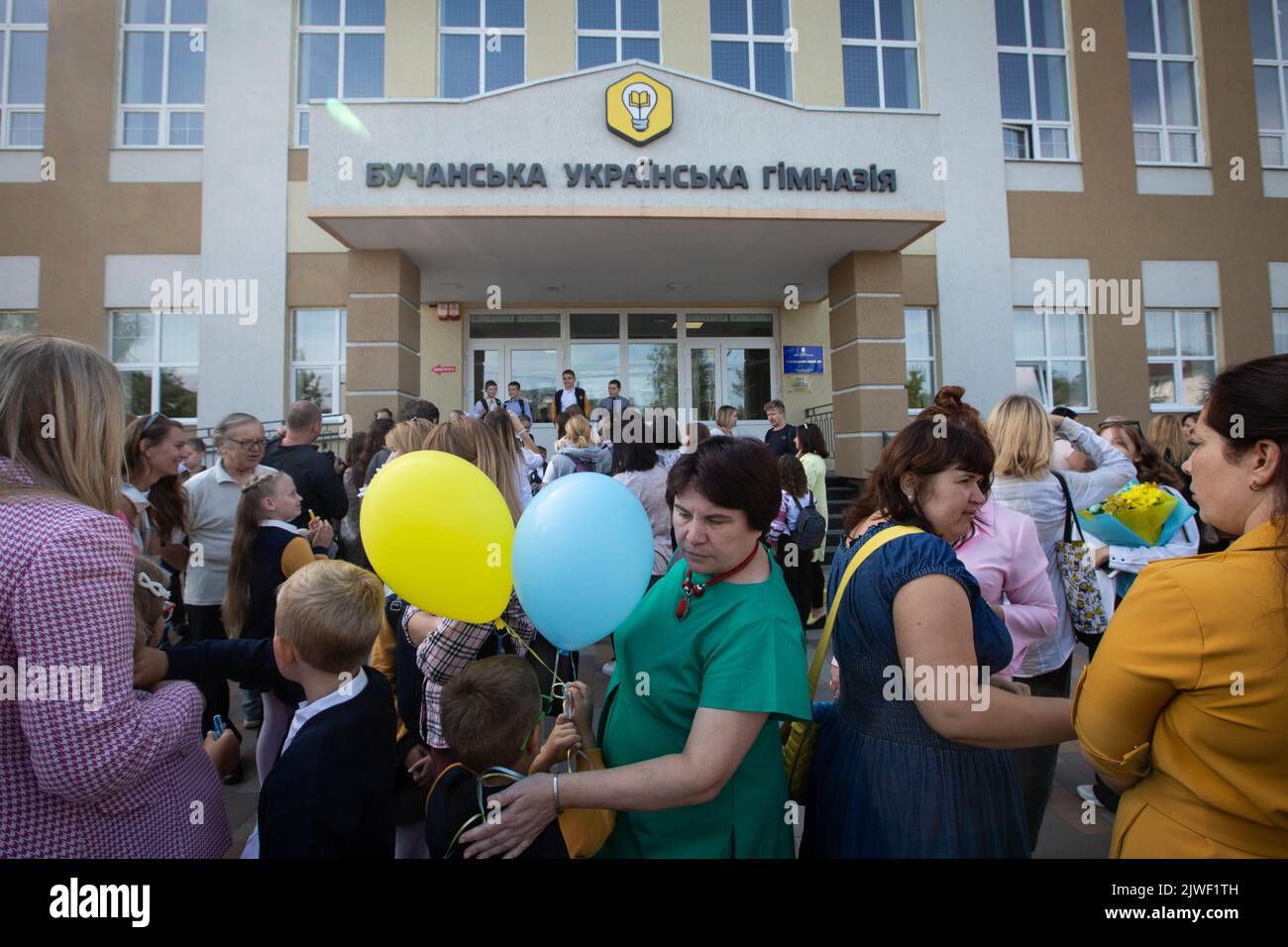 Bucha, Ukraine. 1st Sep, 2022. Schoolchildren and their parents attend ...