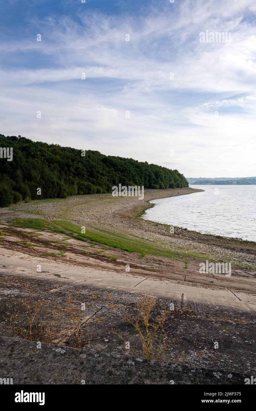 Low water level in summer 2022 in Bewl Water dam reservoir, East Sussex ... Low water level in summer 2022 in Bewl Water dam reservoir, East Sussex ...