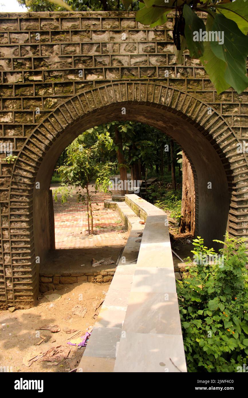 Old stone arch ruins hi-res stock photography and images - Alamy