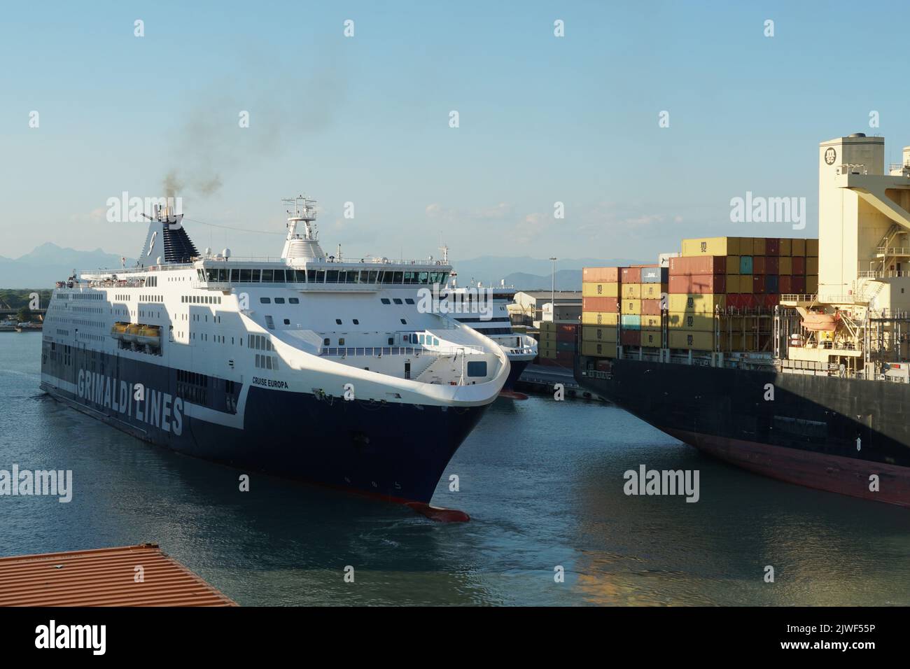 Container roro ship ship hi-res stock photography and images - Alamy