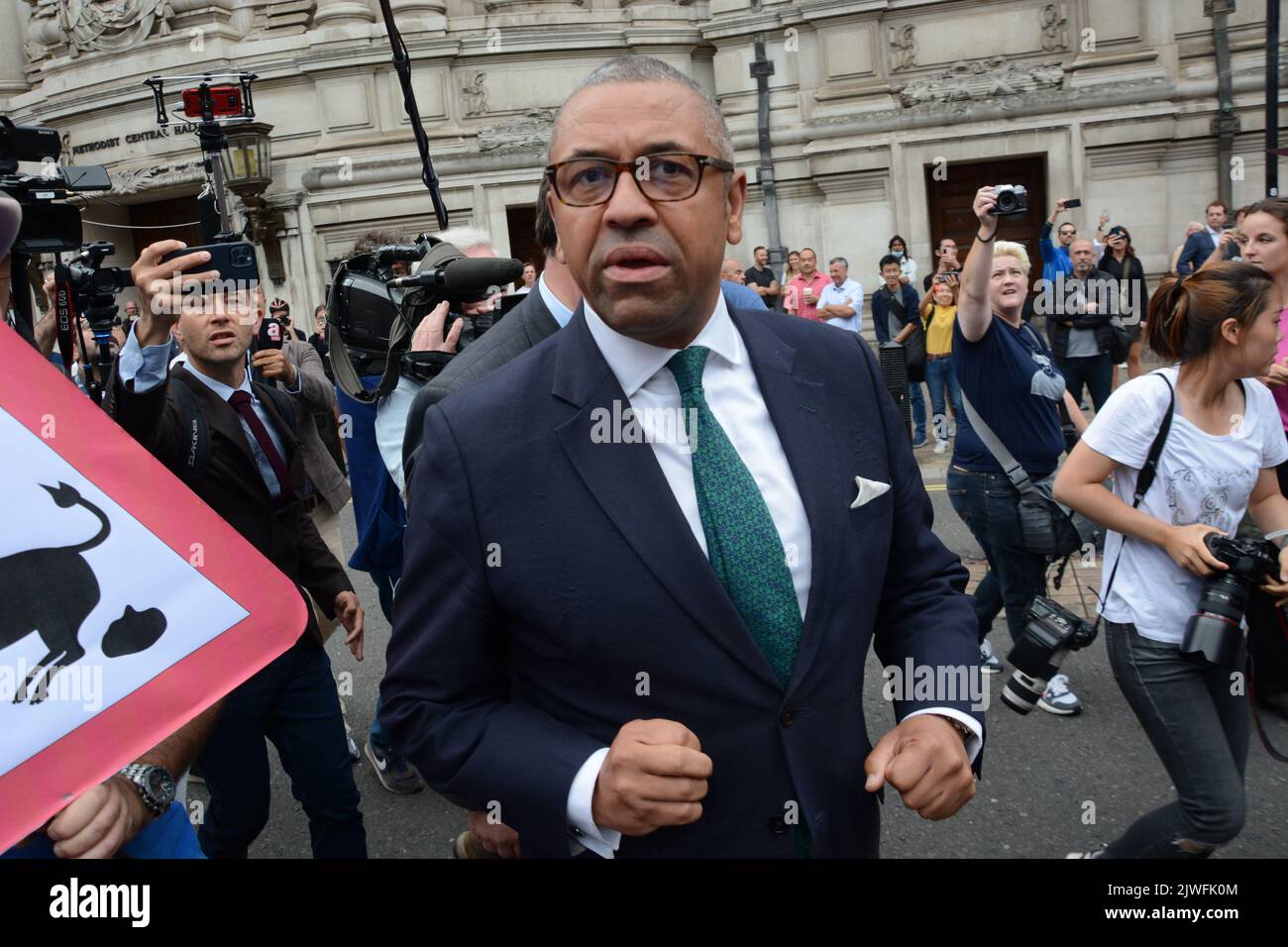 Truss ally hi-res stock photography and images - Alamy