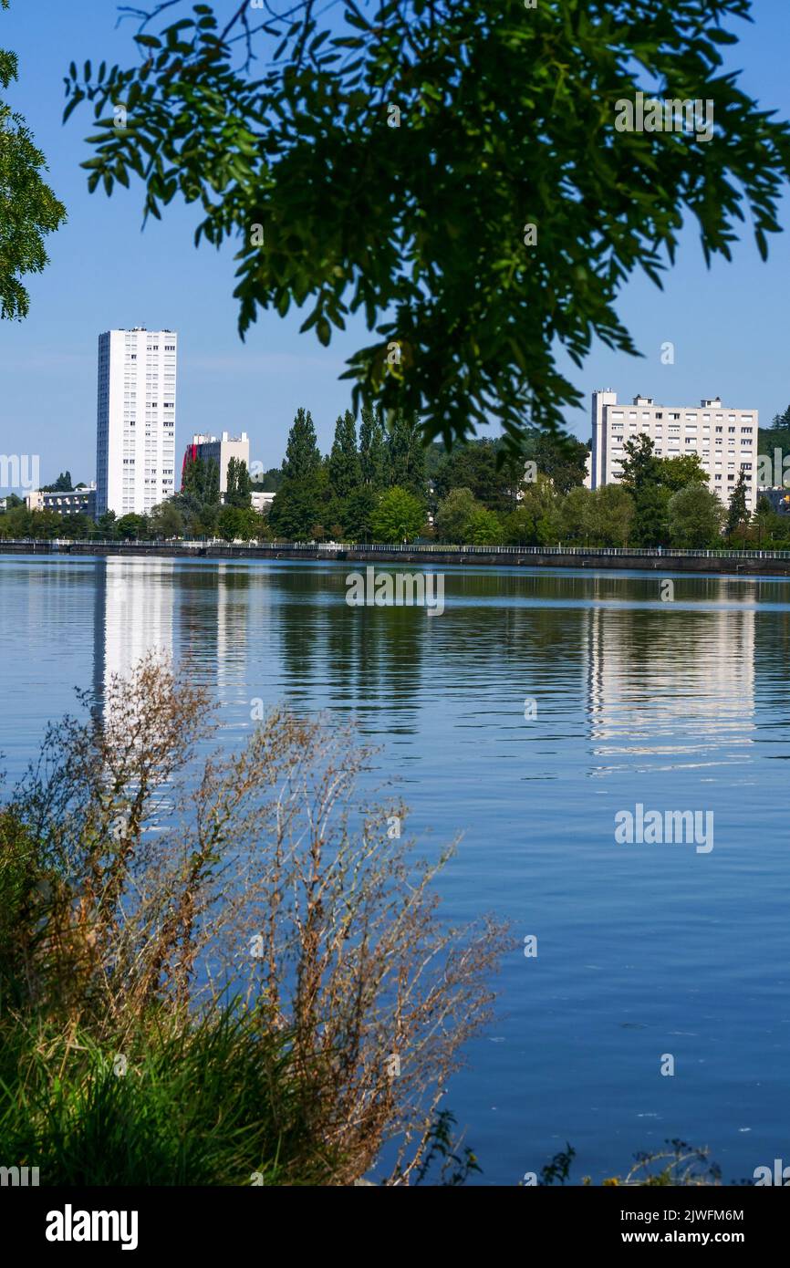 General view of the Allier lake, Vichy, Allier, AURA Region, Central ...