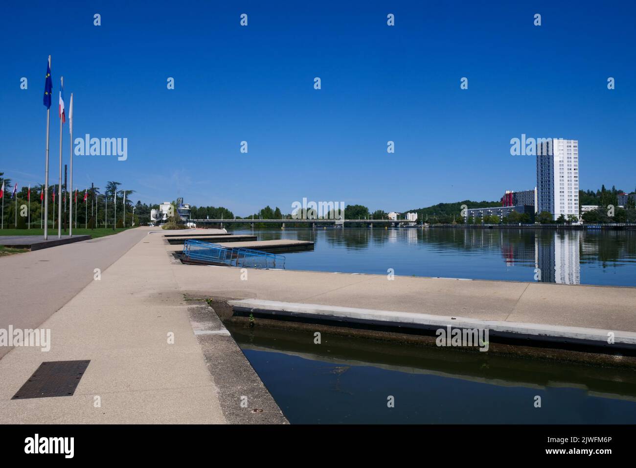 General view of the Allier lake, Vichy, Allier, AURA Region, Central ...