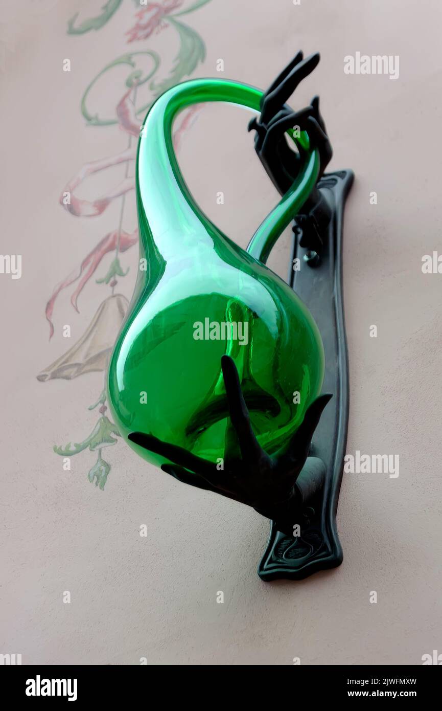 Glass retort hi-res stock photography and images - Alamy