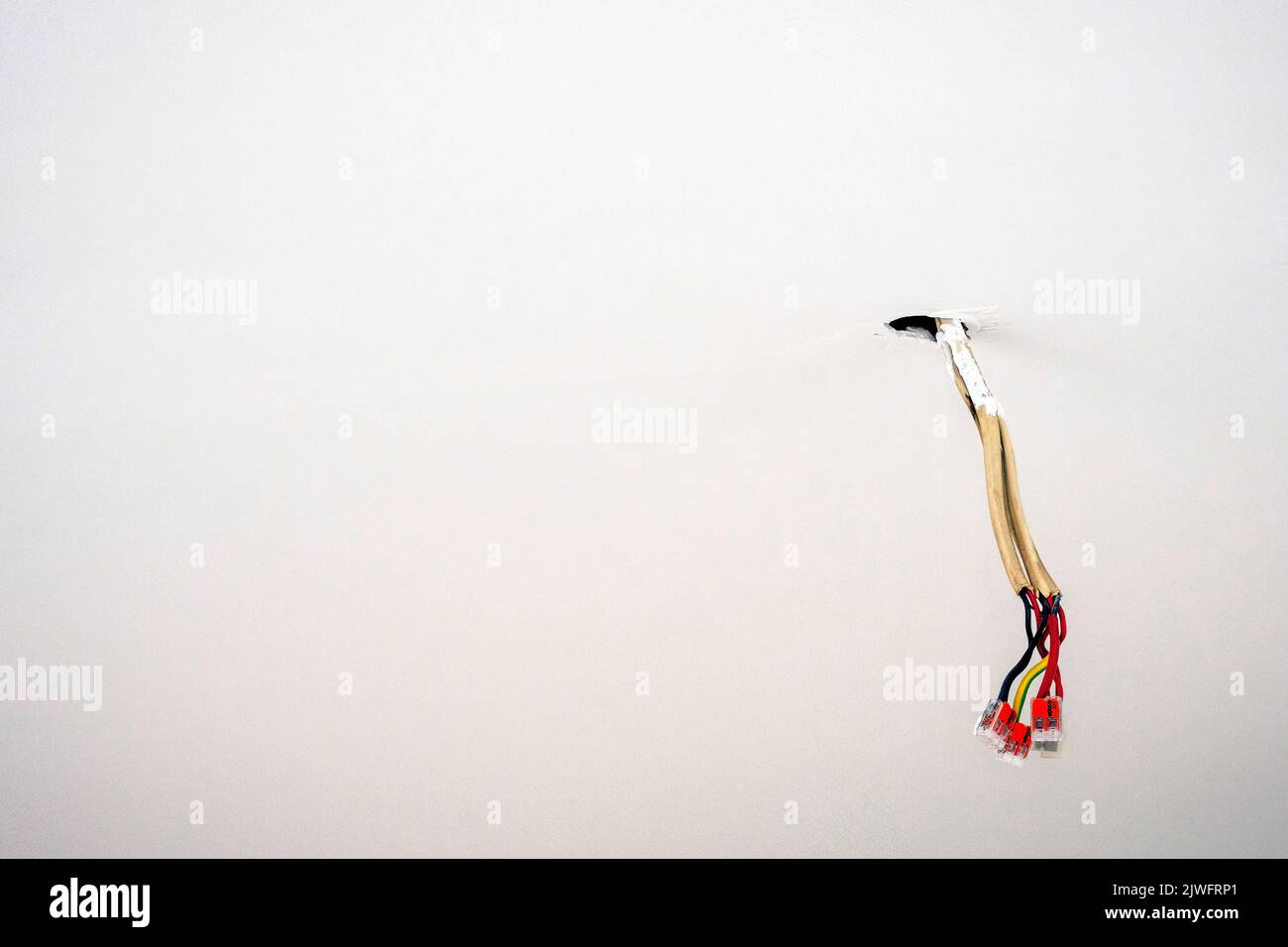 Dead electric wires Stock Photo - Alamy