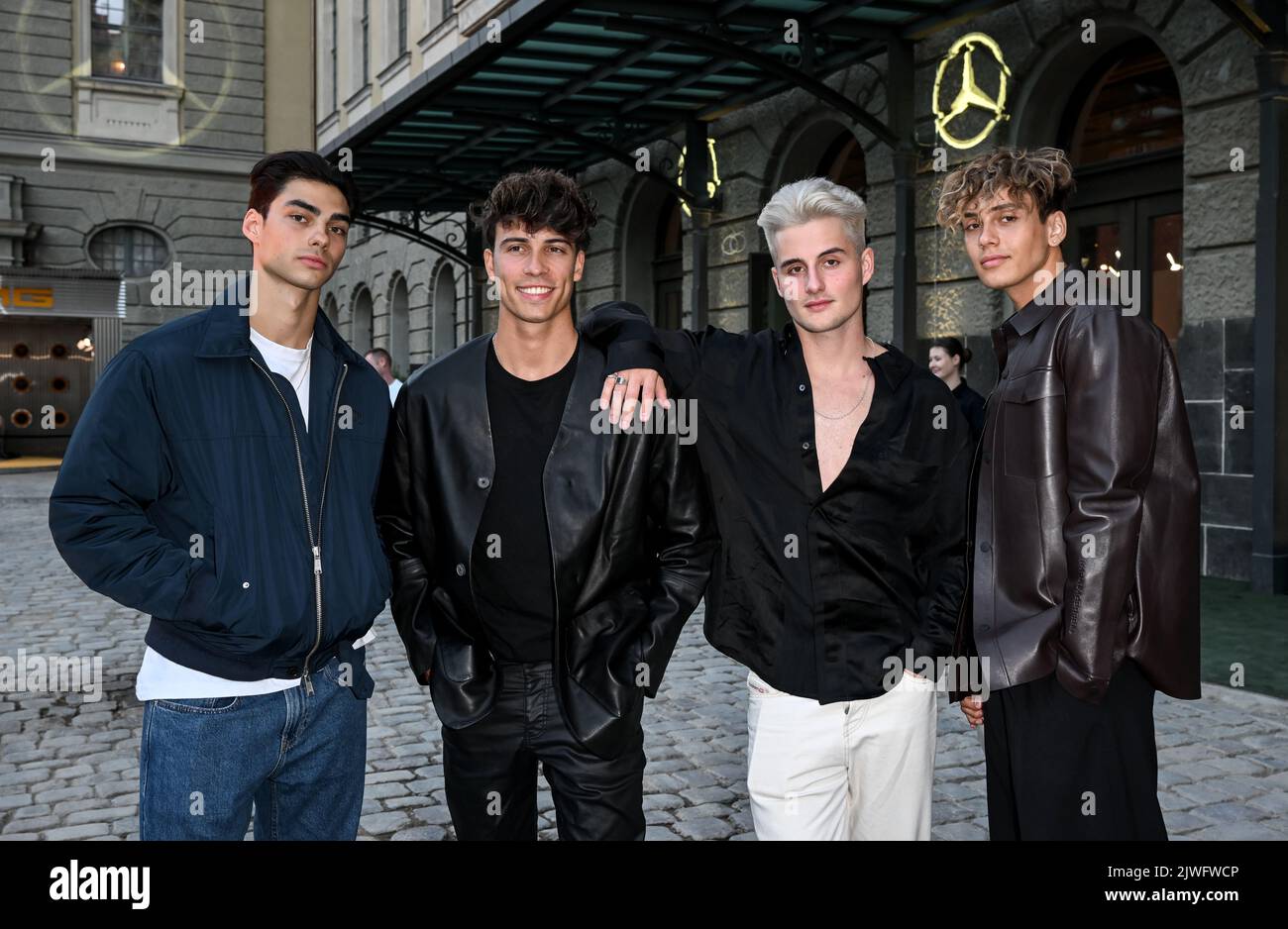 Elevator boys hi-res stock photography and images - Alamy