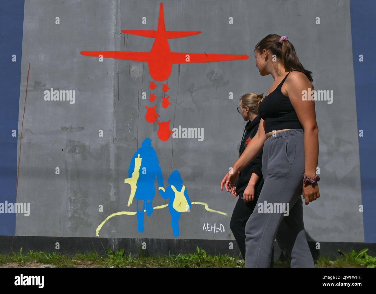 Ukraine war 2022 mural hi-res stock photography and images - Alamy