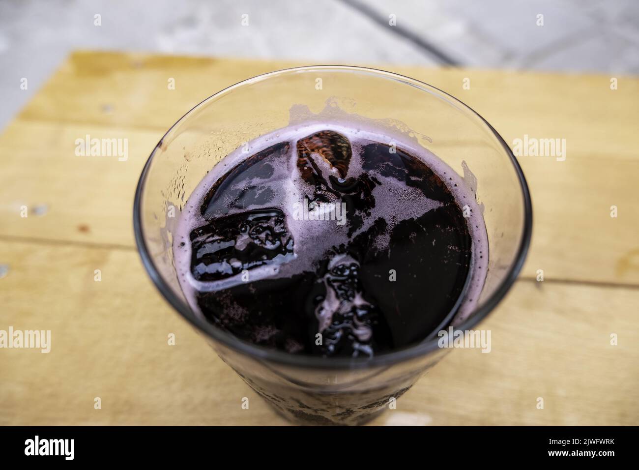 Detail of alcoholic beverage of wine and cola Stock Photo - Alamy