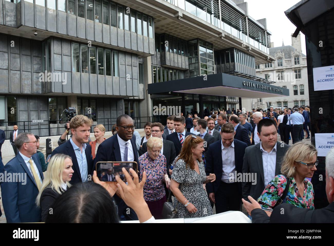 Truss ally hi-res stock photography and images - Alamy