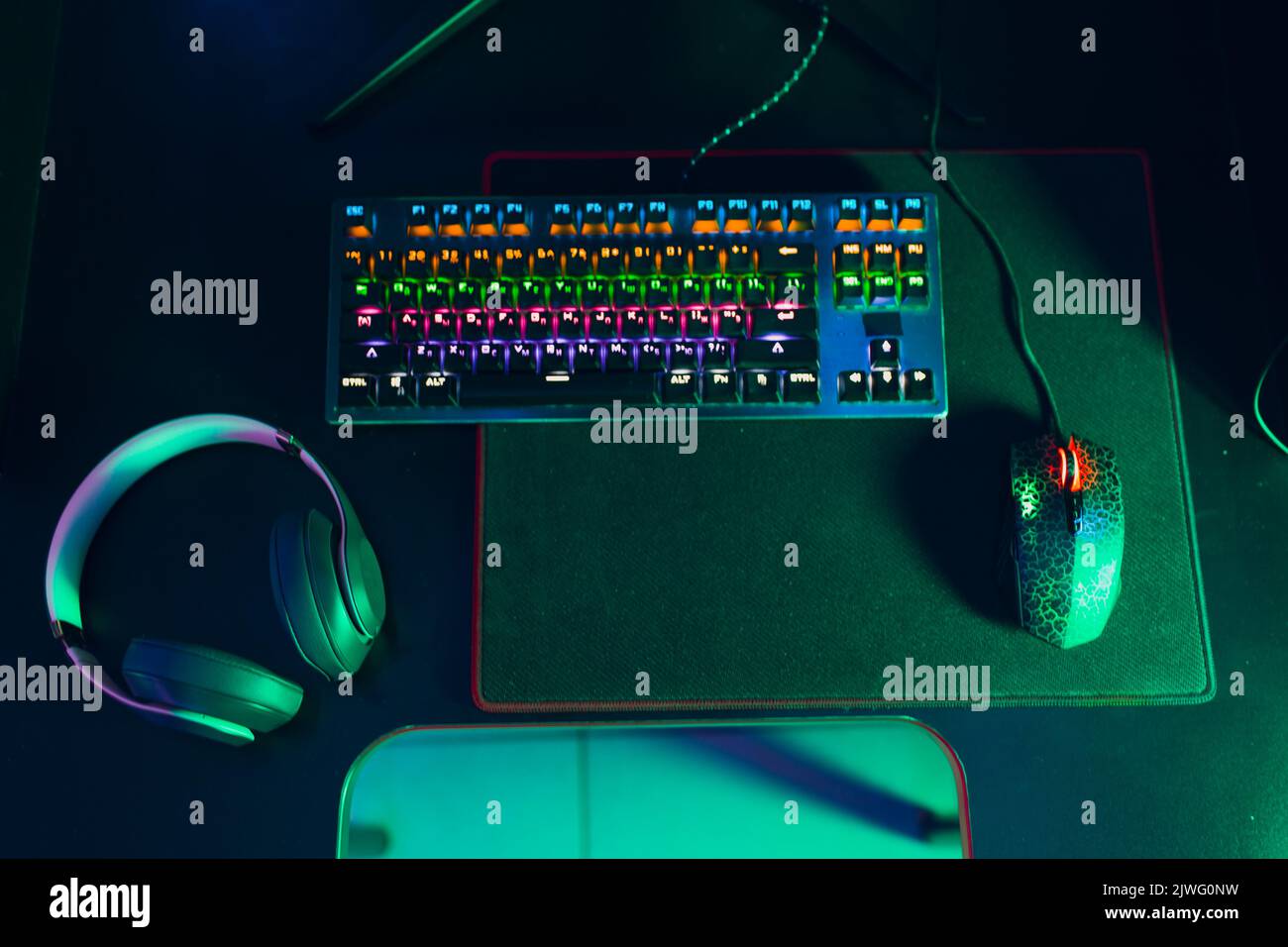 Keyboard speakers hi-res stock photography and images - Alamy