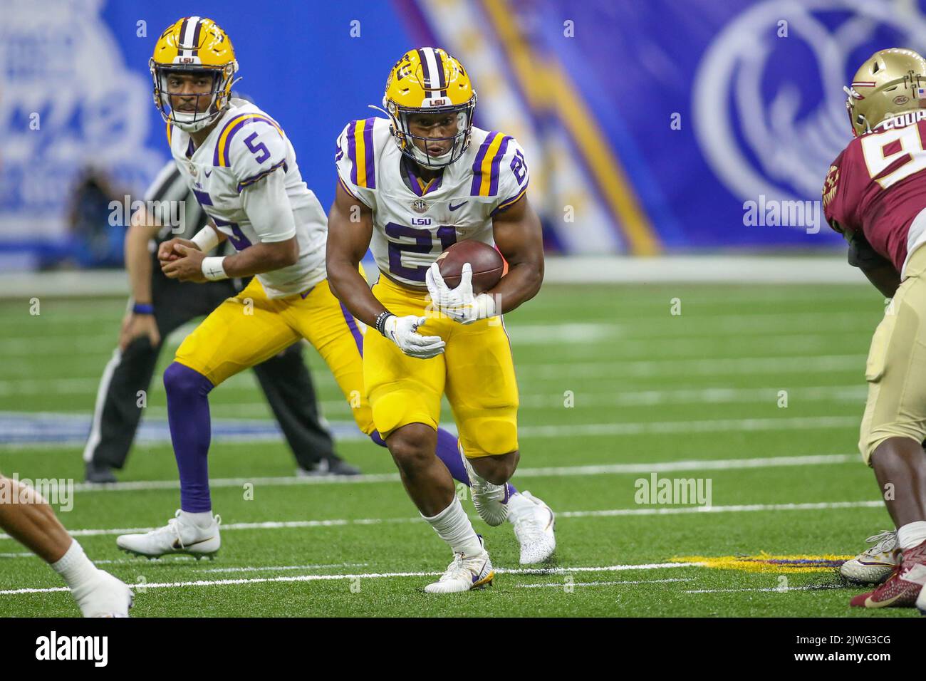 September 4, 2022: LSU quarterback Jayden Daniels (5) hands the ball ...