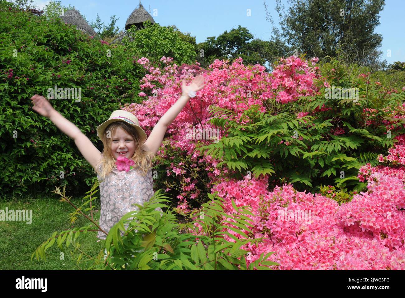 7 YEAR OLD LILY FLETCHER ENJOYS THE GLORIOUS SUNSHINE DURING A VISITB ...