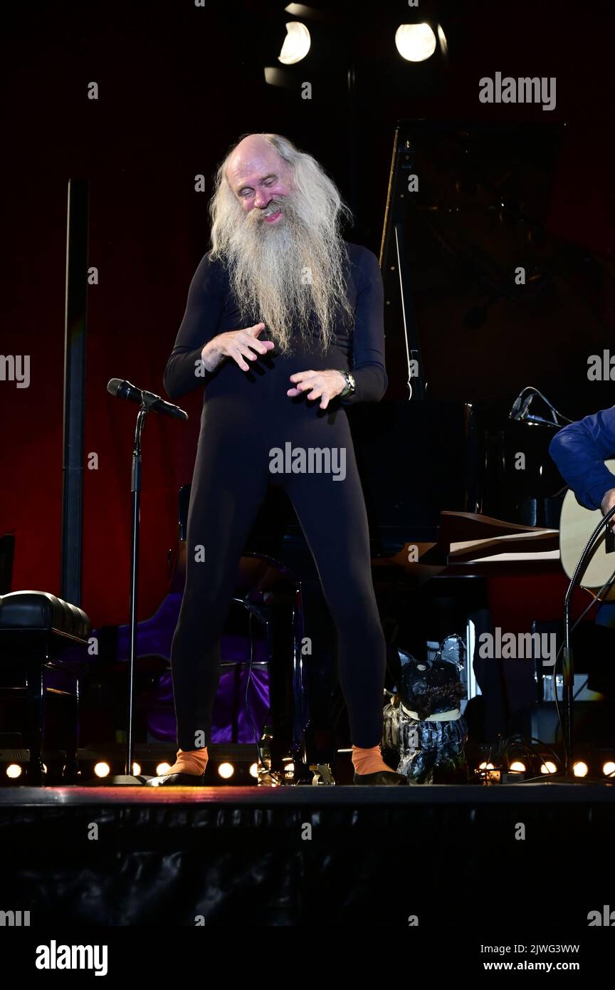 Im Bild: Sergej Gleitman bei Helge Schneider live mit seiner Tour 'Ein ...