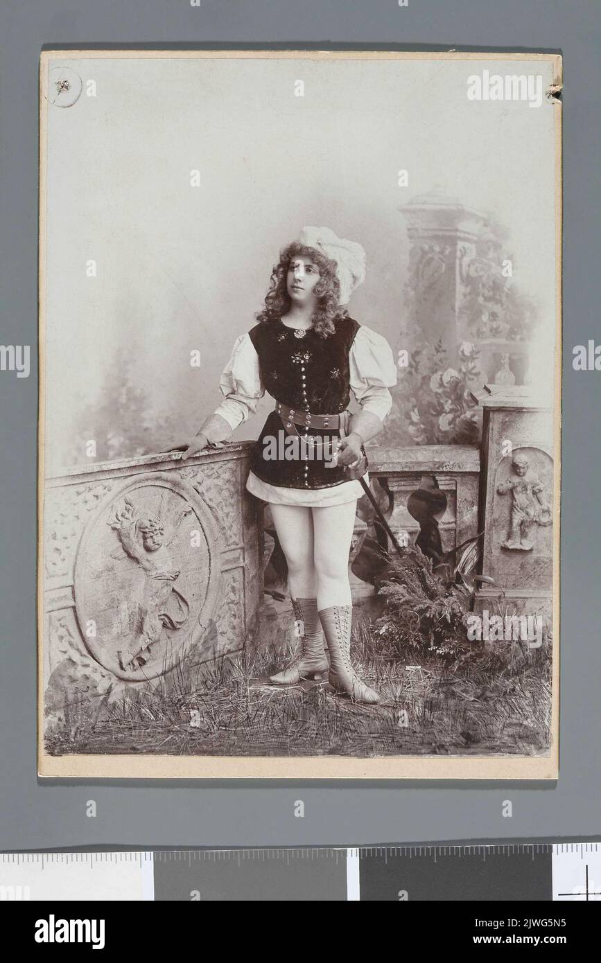 Portrait of a woman (actress, singer ?) in stage attire (entire figure ...