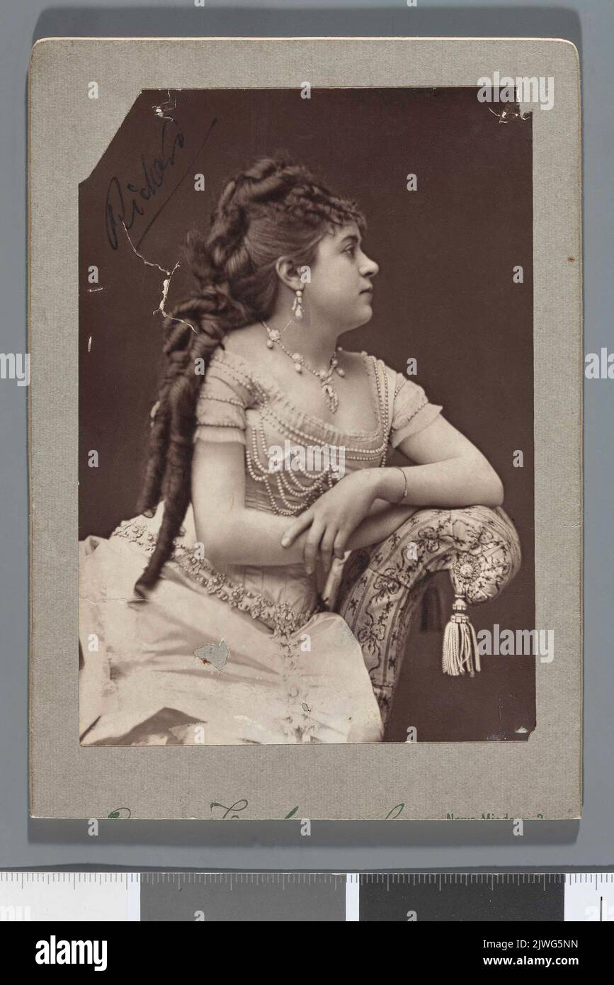 Portrait of Renée Richard (1858-1947), French opera singer (figure view ...