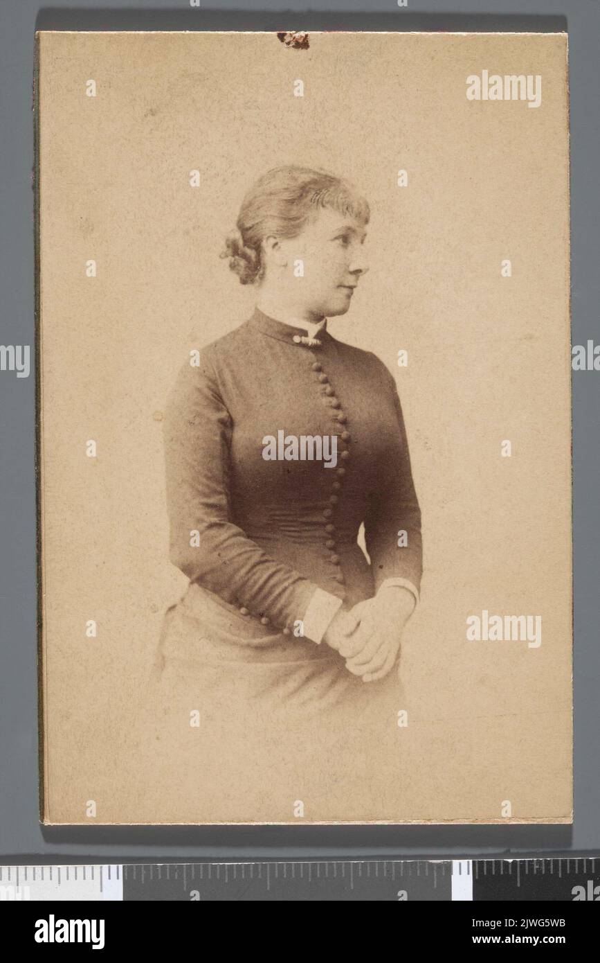 Portrait unknown standing woman hi-res stock photography and images - Alamy