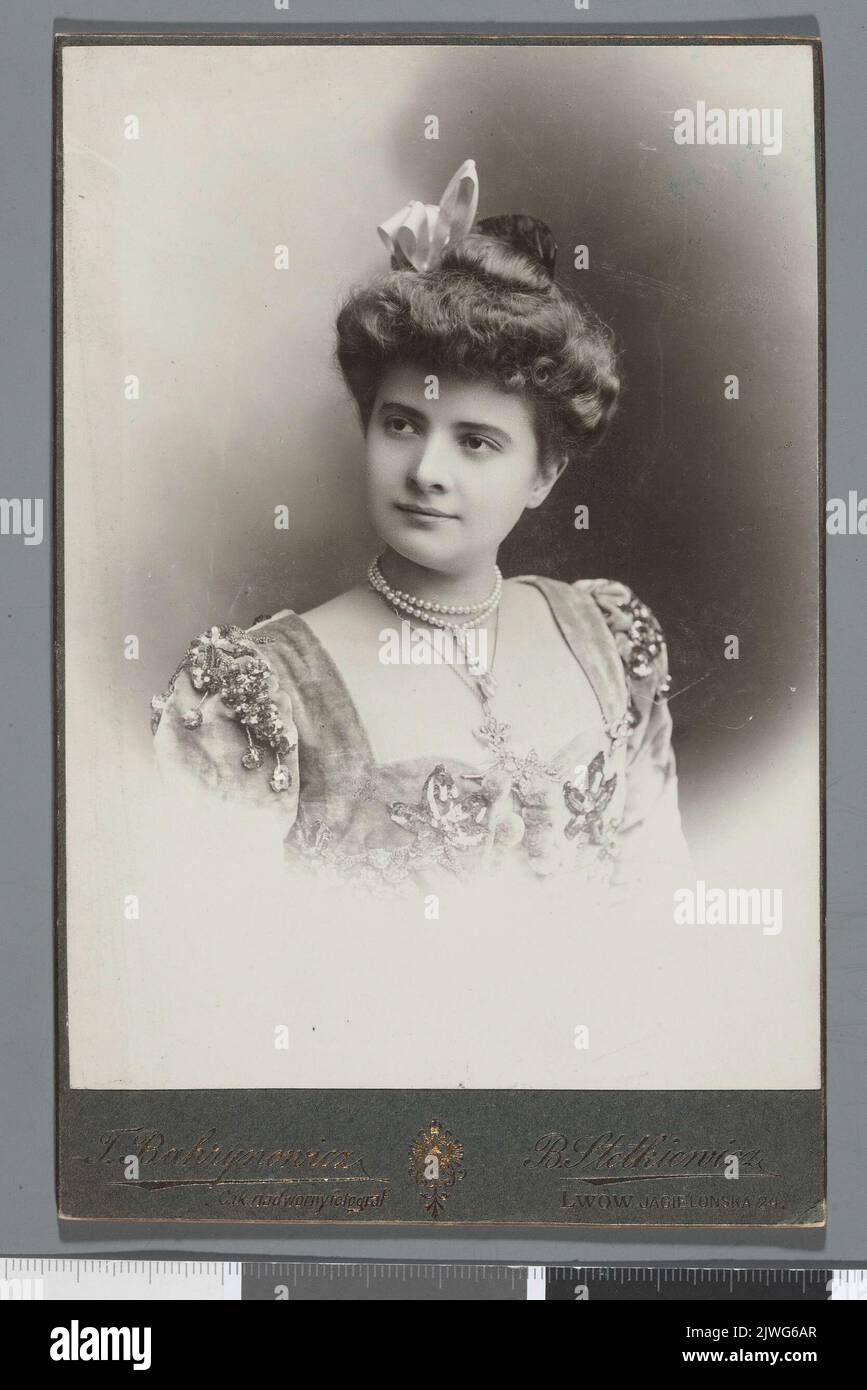 Portrait of Vera Luce (1879-1977), singer (bust). Bahrynowicz, Teodozy ...