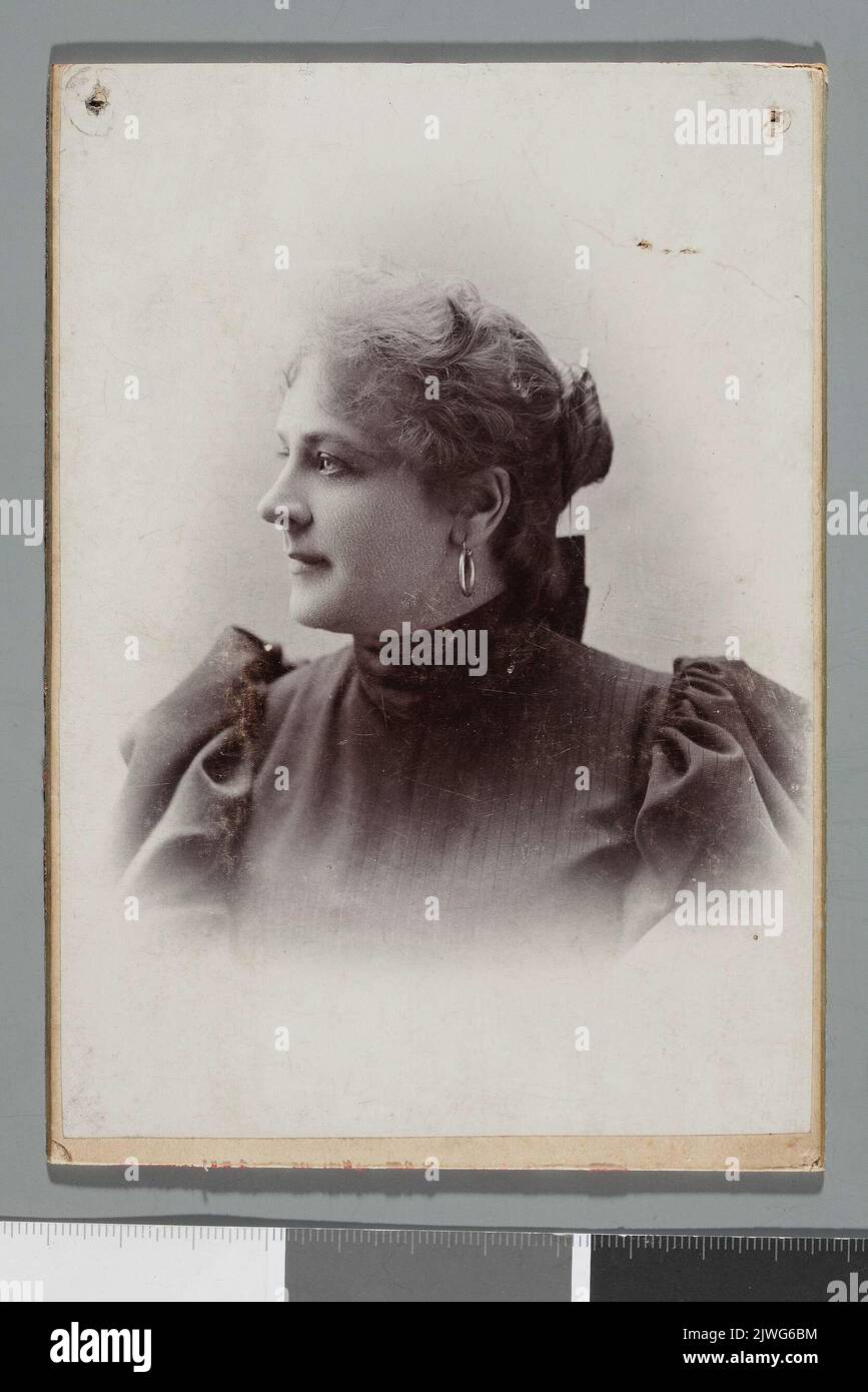 Bust profile hi-res stock photography and images - Alamy