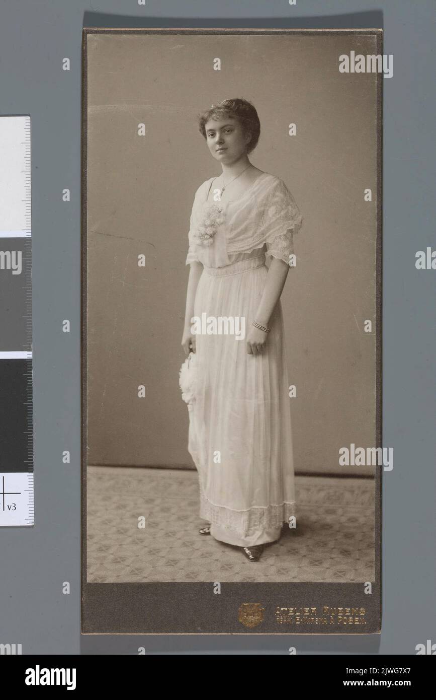 Portrait of a woman (entire figure). Haake & Albers (Frankurt am Main ...