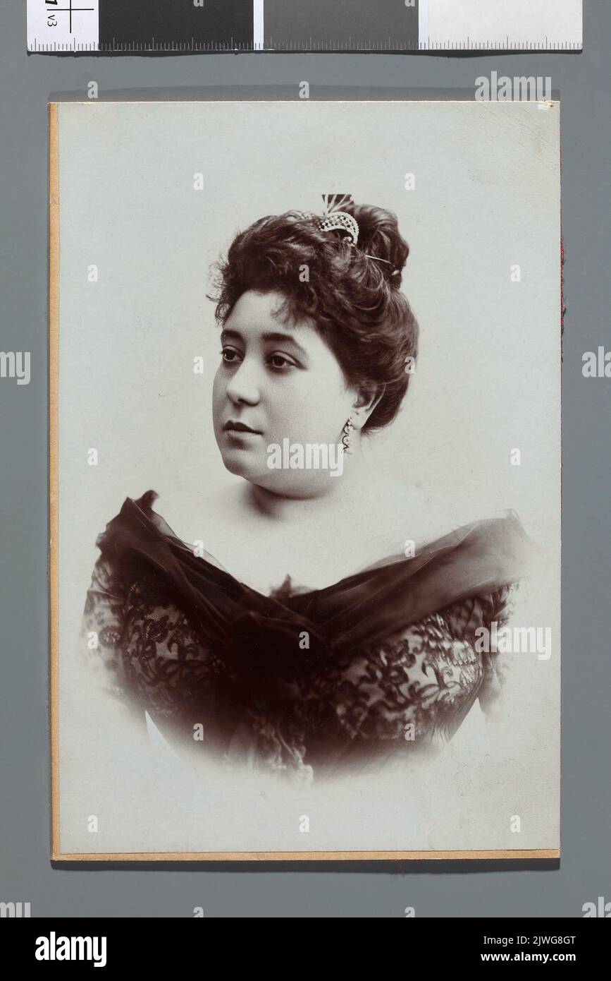 Portrait of Alice Cucini (1870-1949), Italian singer (bust). Sess ...